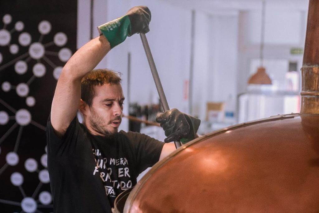 El Proceso de Elaboración de la Cerveza Artesanal de Tacoa: Pasión y ...